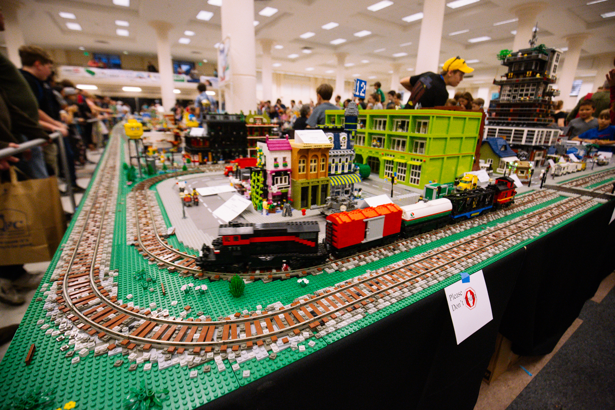 2015 Brickcon brings Lego fans to Seattle Center | KATU